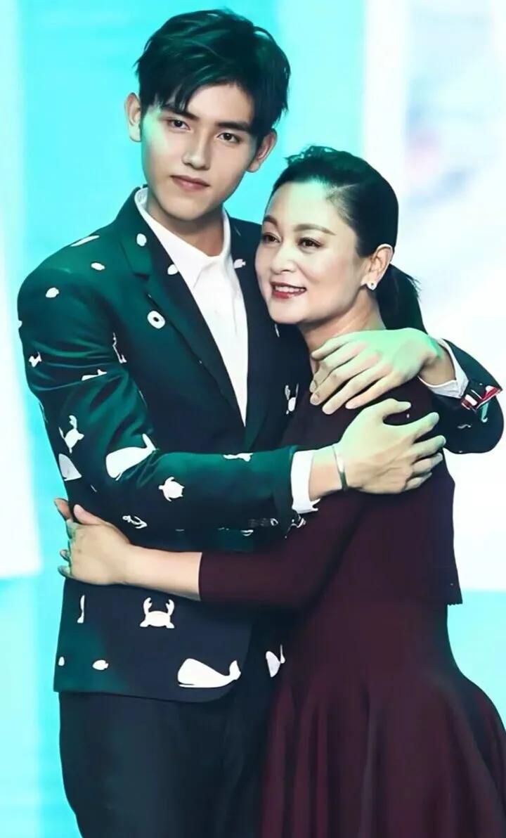 Chen Hong and son Chen Feiyu - iNEWS