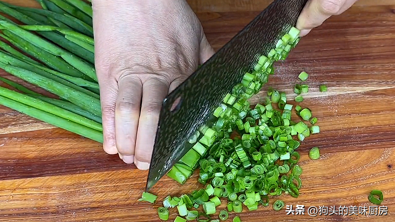 A handful of shallots, a bowl of noodles, teach you crispy scallion ...