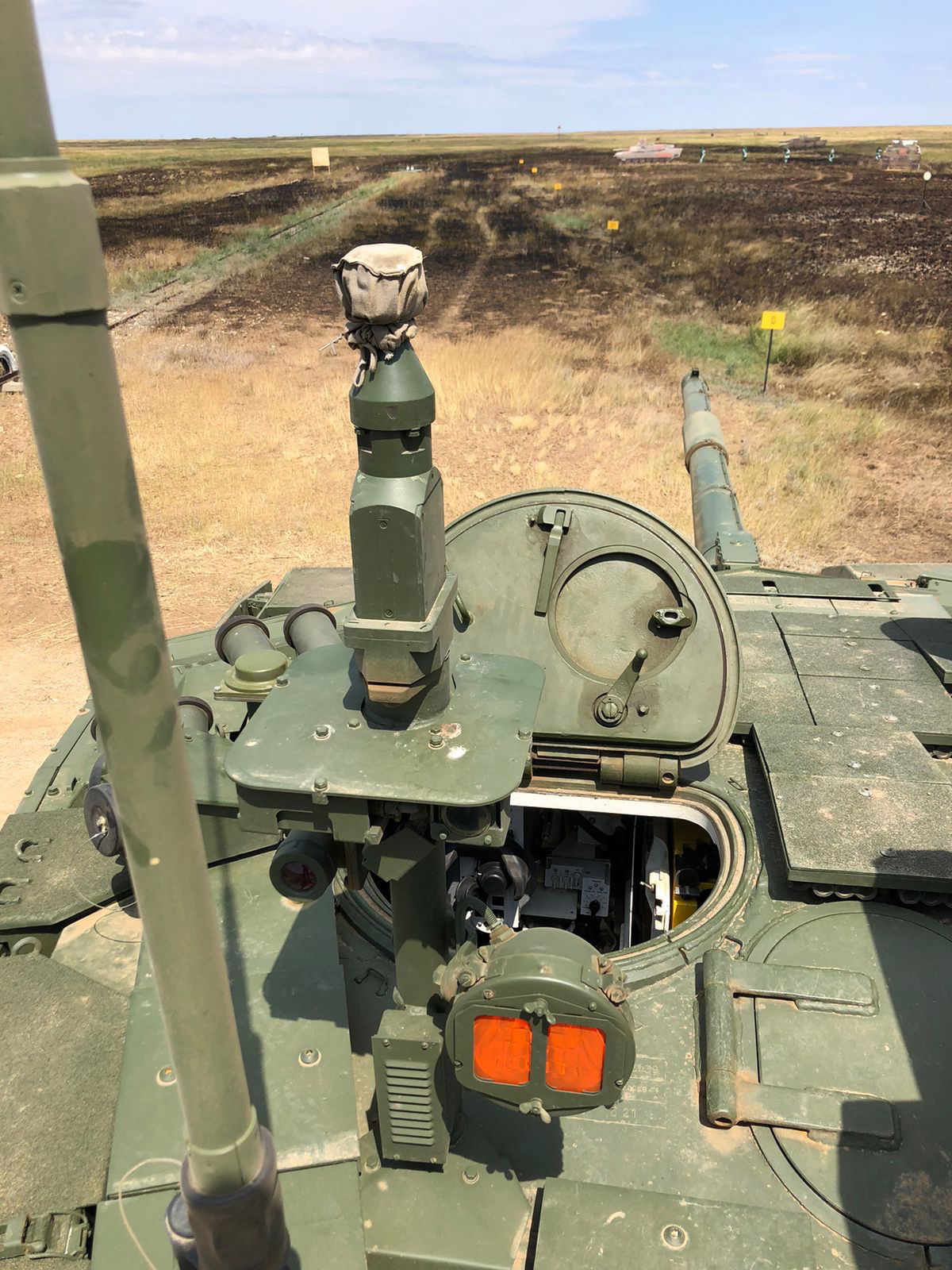 Watch the T-90M series tank external explosive reactive armor - iNEWS