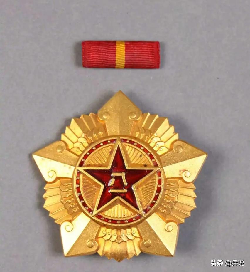 The division commander of the Red Army received 3 first-class medals ...