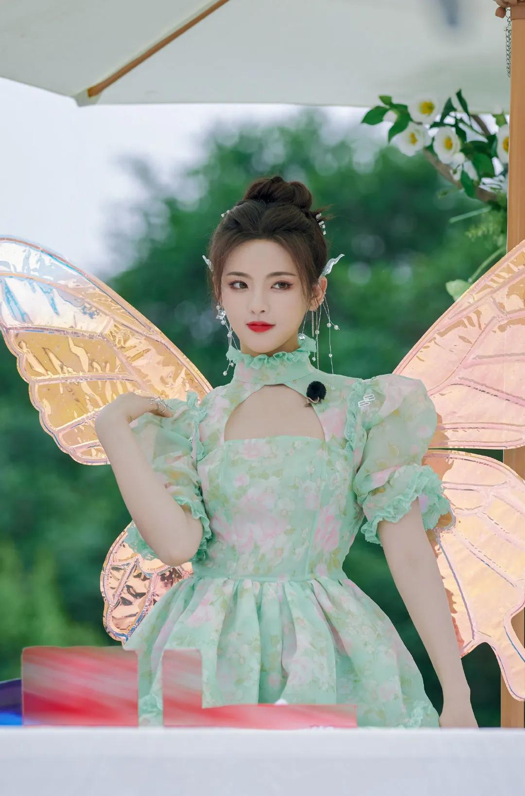The cute, beautiful and lovely Yang Chaoyue is really loved by everyone ...