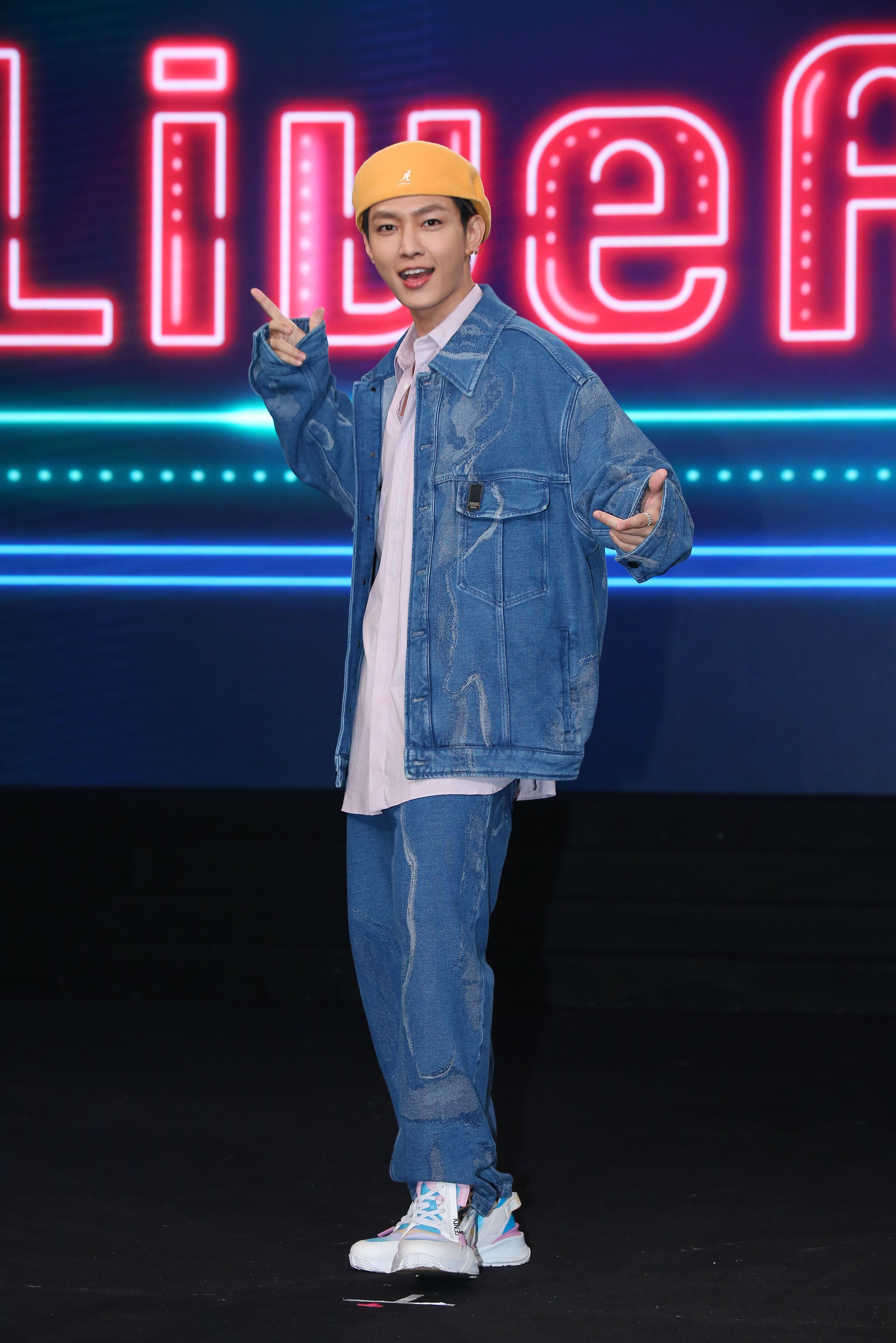 Aaron Yan once again challenged the live host to sing non-stop for 3 ...