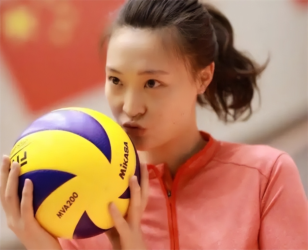 A top student at Peking University marries Hui Ruoqi as his wife. He ...