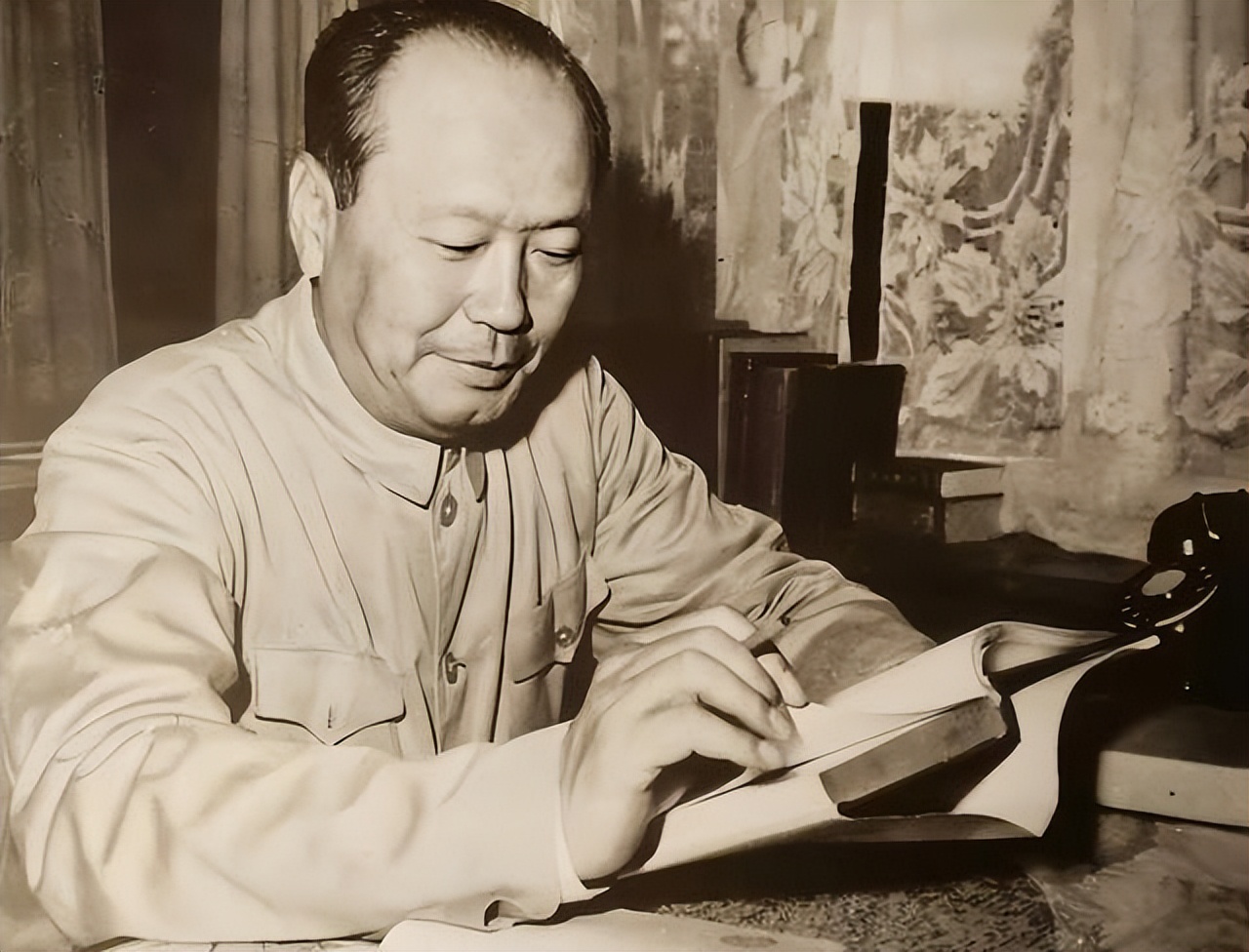 Ulanhu: Deputy Prime Minister at the age of 48, was awarded the rank of ...