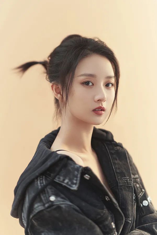 Liao Yinyue's beautiful photo shows off her fair-skinned shoulders!Snow skin jade is so ...