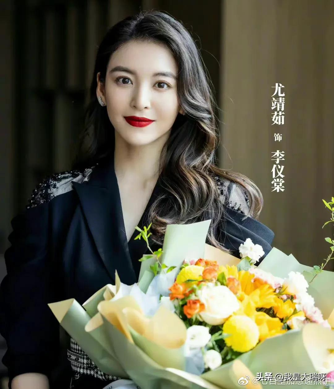 Hawick Lau's new relationship exploded!She was photographed holding ...