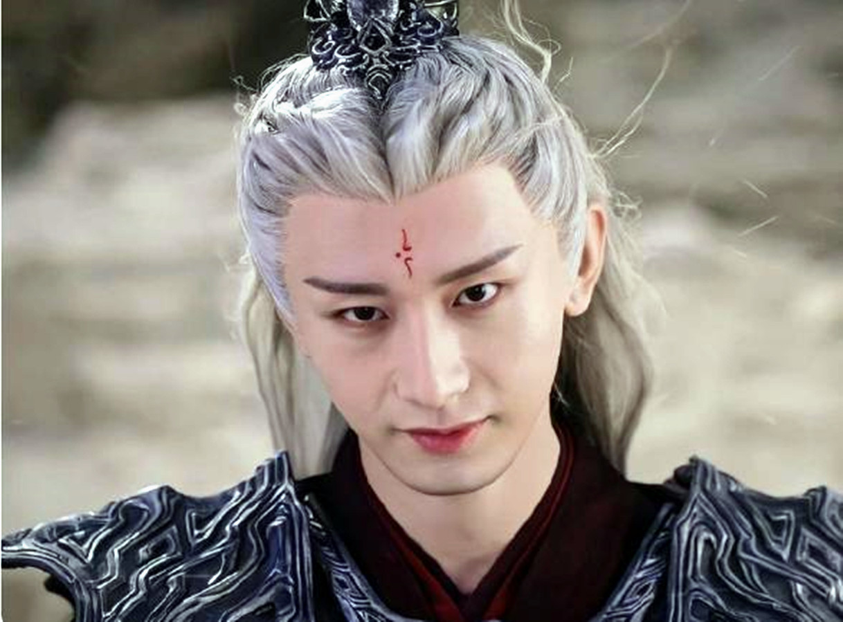 Leng Jiang in "Agarwood is like crumbs" is an iron fan of Xuanye. Upon ...