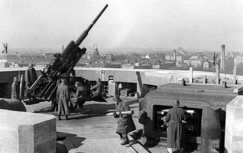 Anti-aircraft turrets in Berlin during World War II - iNEWS