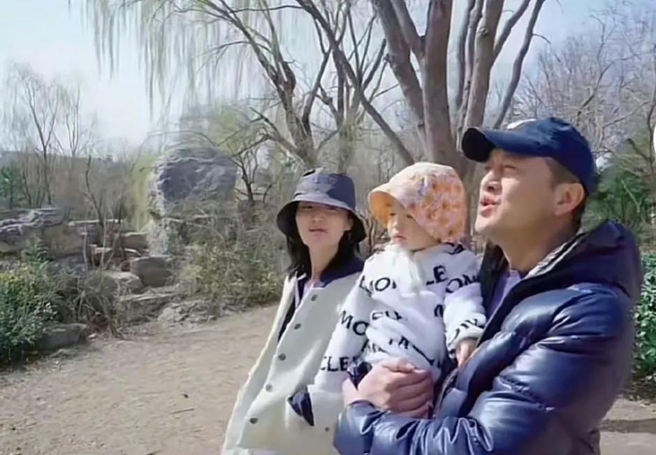 Li Yapeng's family of three spring outing photos reply to netizens I am ...