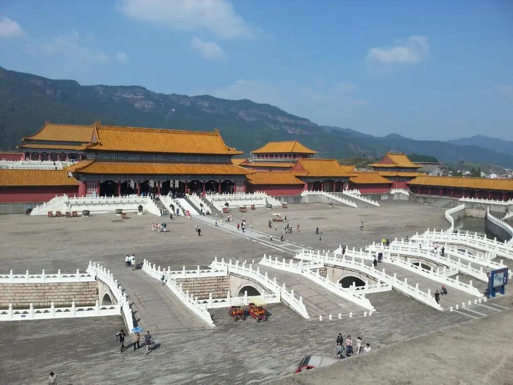 The most successful man-made scenic spot in China, covering an area of ...