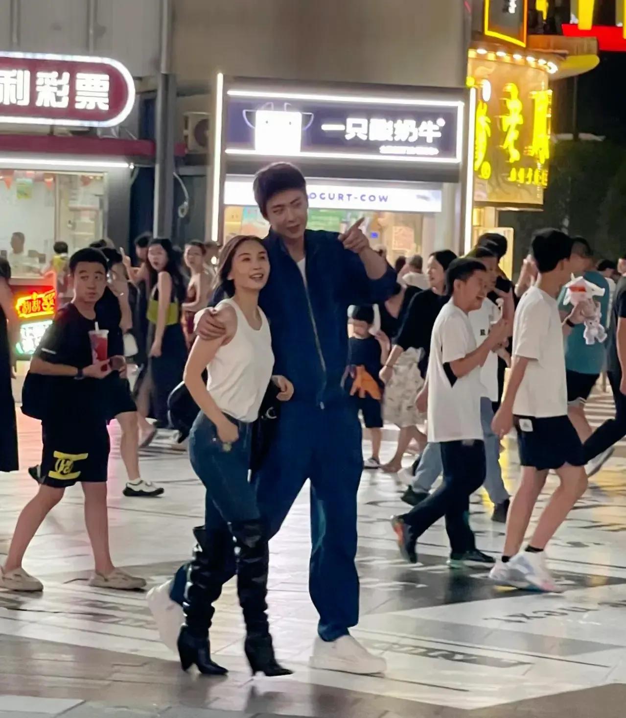 Wang Ziwen and Liu Yuning's birth picture: hold hands and press the ...