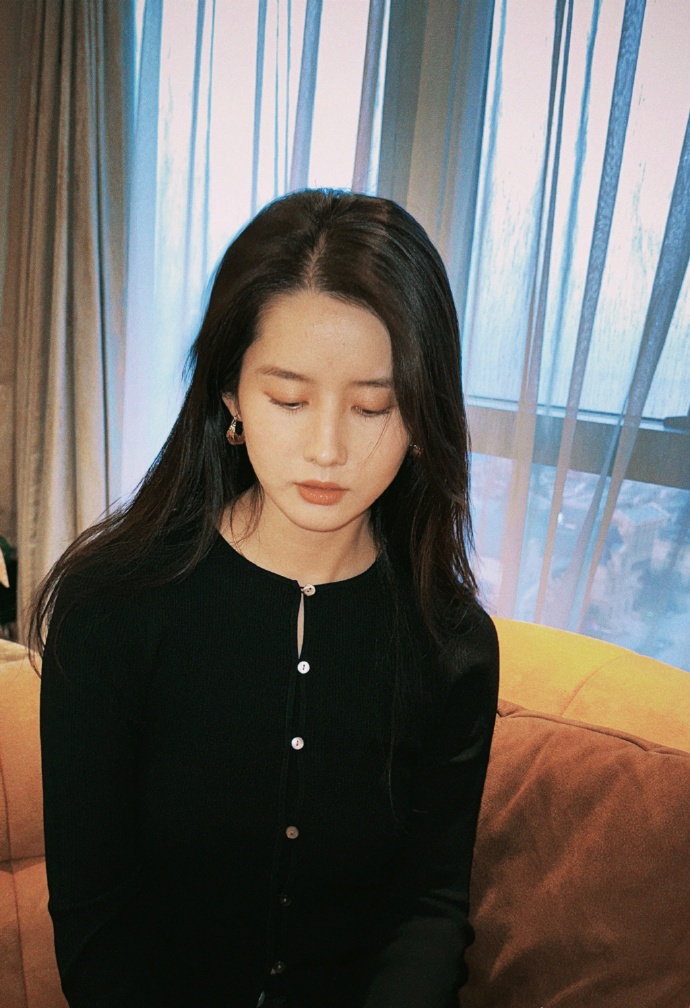 Actress Jing Ruyang is plainly dressed, looks like Liu Yifei, beautiful and pure - iMedia