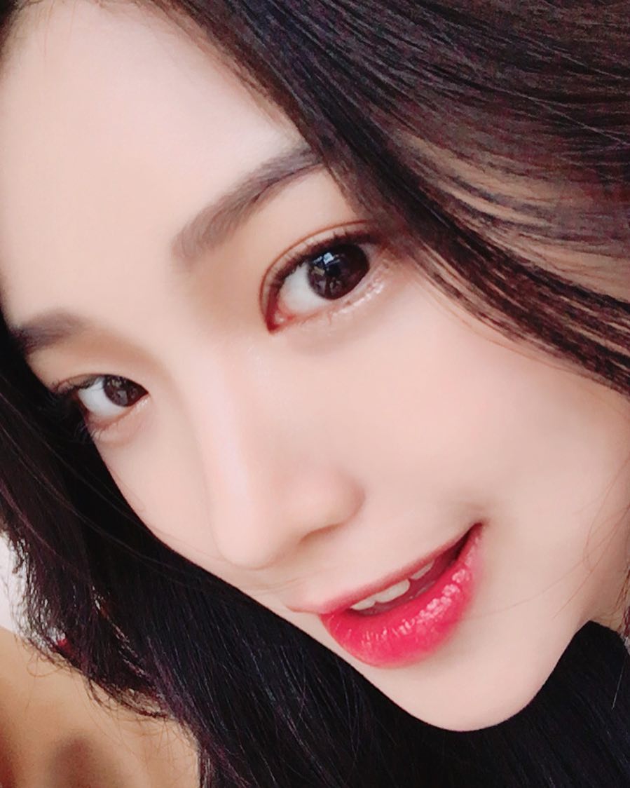 The first issue of the most beautiful Korean female artist Li Shiya - iNEWS