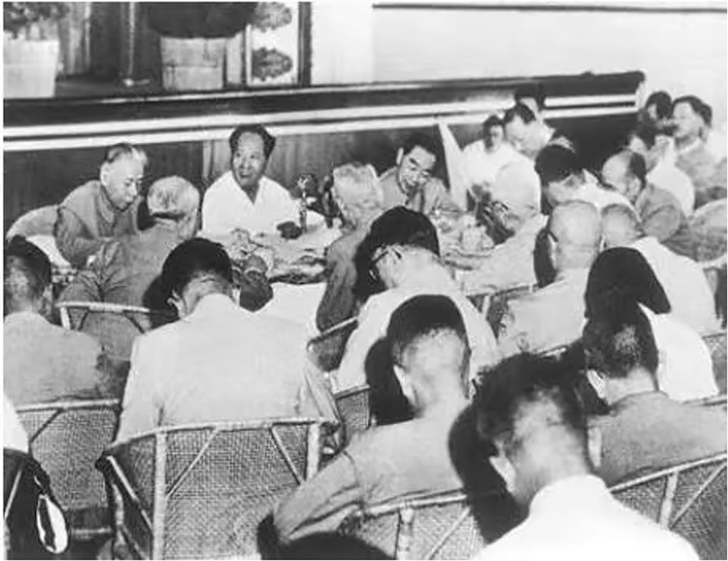 At the Lushan Conference in 1970, Mao Zedong called Xu Shiyou alone: My ...