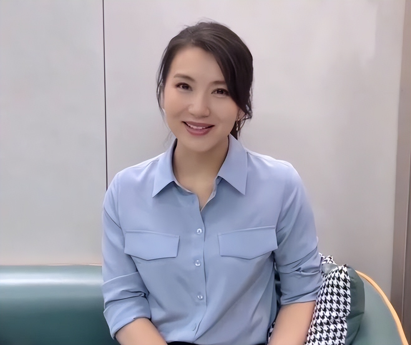 When 52-year-old Hu Bing and 53-year-old Zheng Jiaying were in the same ...