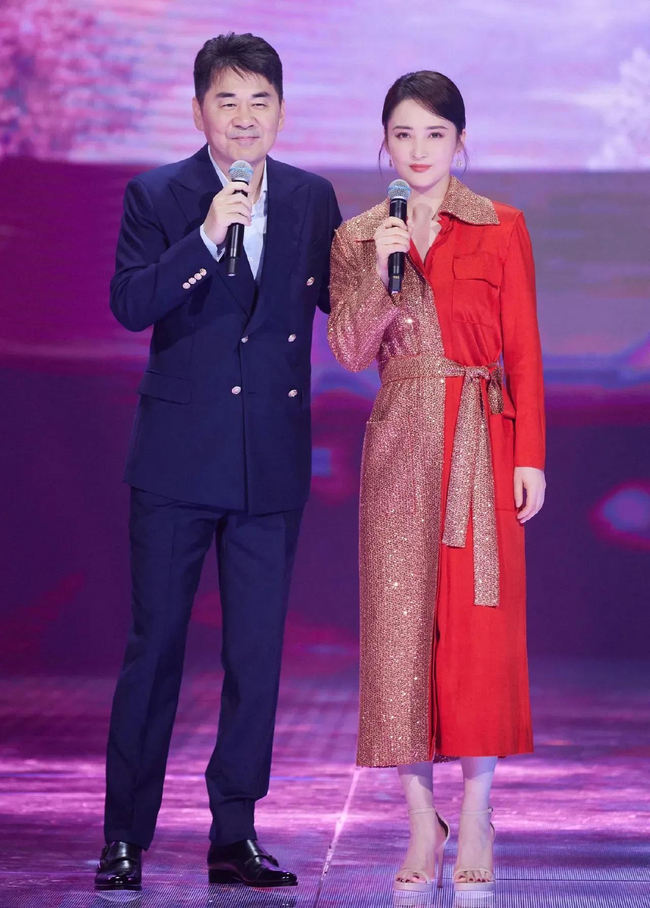 Jiang Qinqin and Chen Jianbin rarely sing on the same stage!Elegant and ...