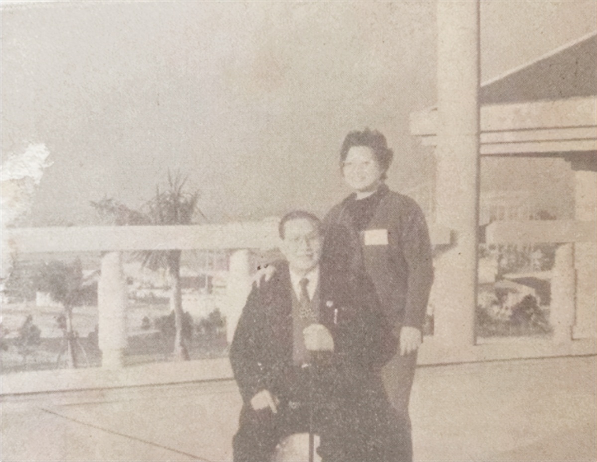 Shenzui went to visit relatives in Hong Kong in his later years. The ...