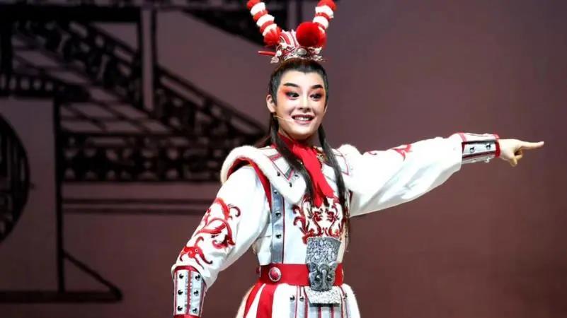 The Jade-Faced Mandarin Chen Lijun: Entered the industry to learn Yue ...