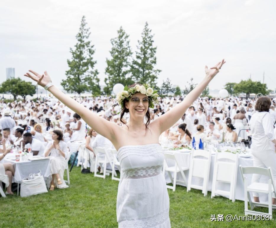 The mysterious high-end white dinner party that has swept the world is ...
