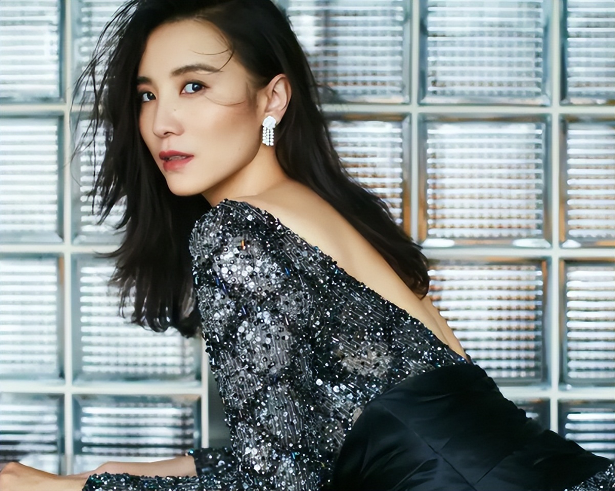 Song Jia: After embarrassing Haiqing and overpowering Sun Licheng, why is she? - iNEWS