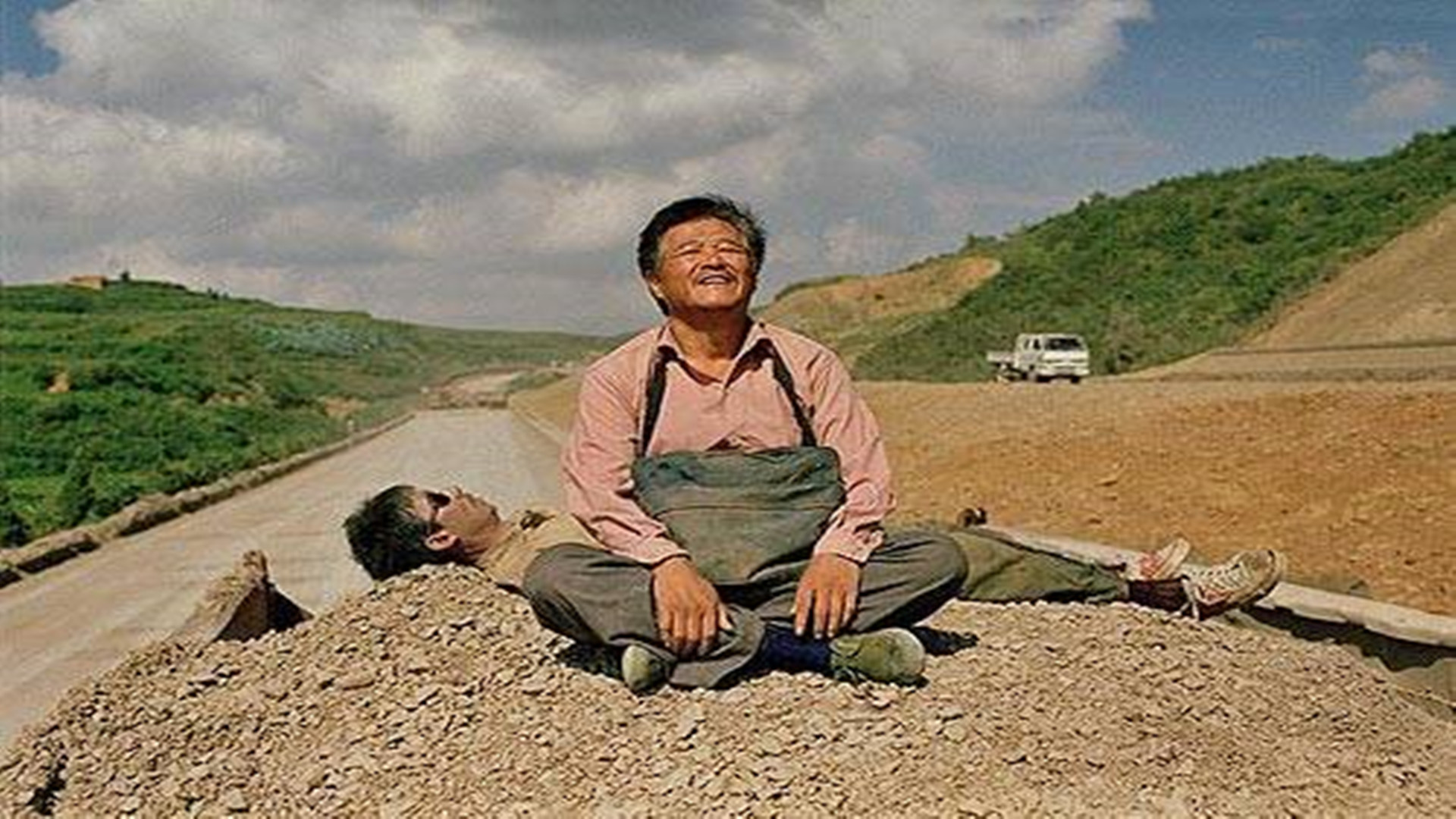 What are the artistic characteristics of the images of migrant workers ...