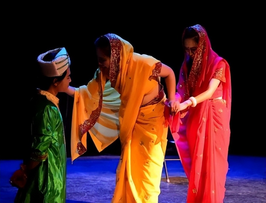 What are the plots of ancient Indian dramas? core elements of its ...