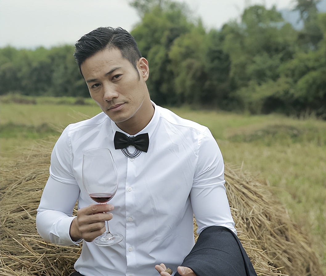 Hong Kong star Huang Junfeng was attacked and slashed three times, and ...