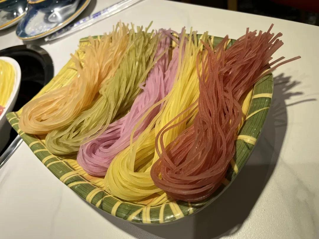 There are Sichuan noodles in the south and Yu noodles in the north ...
