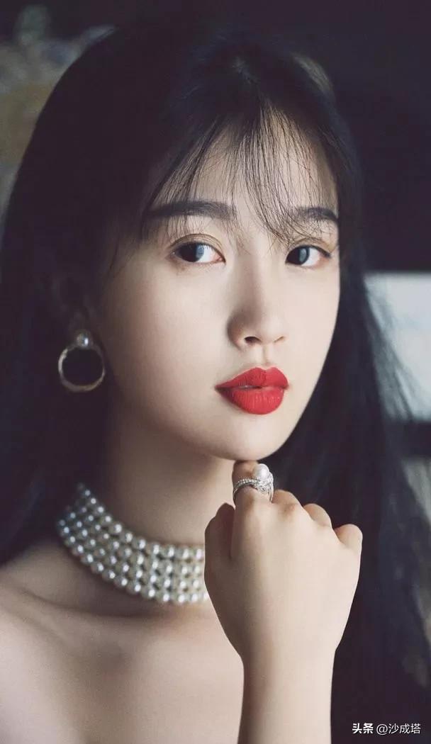 Sexy and charming Yu Shuxin - iNEWS