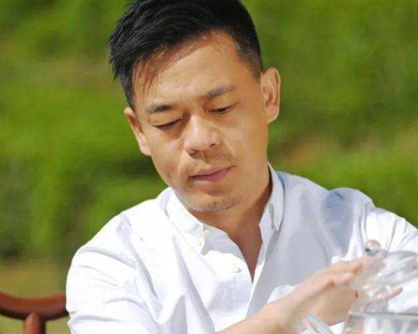 Sun Hao turned from a singer to an actor. At the age of 52, he was ...