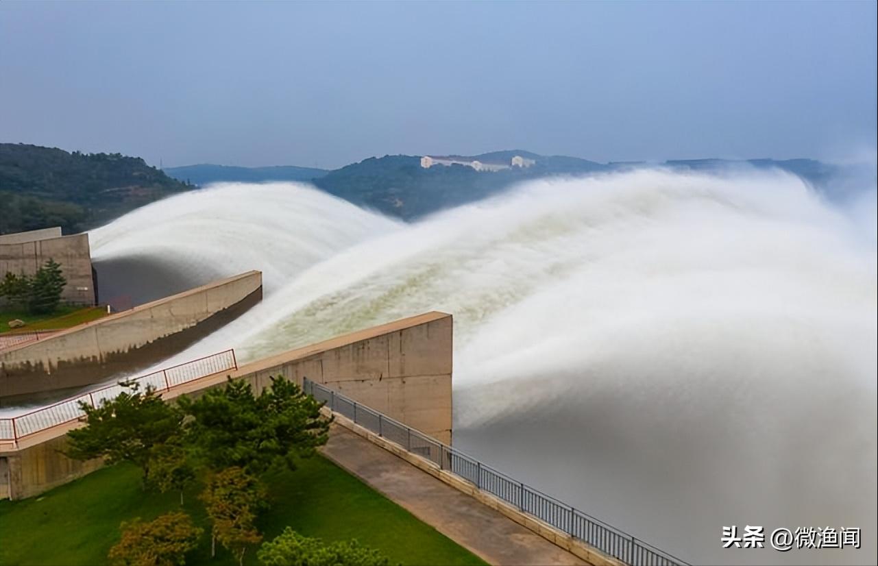The Yellow River is seriously silted up, and billions of tons of water ...
