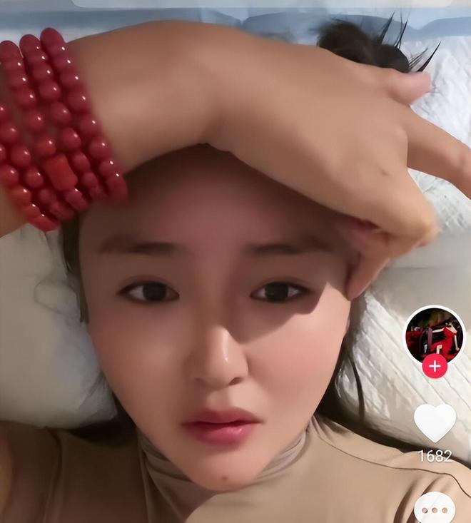 Zhang Yujiao's plastic surgery rolls over, her face looks like a disaster scene, the live ...