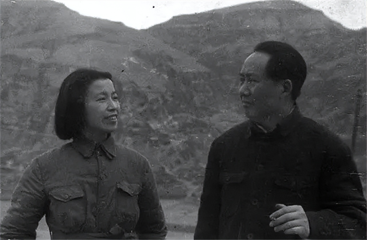 In 1948, Jiang Qing returned to Jinan to hold a funeral for his mother ...