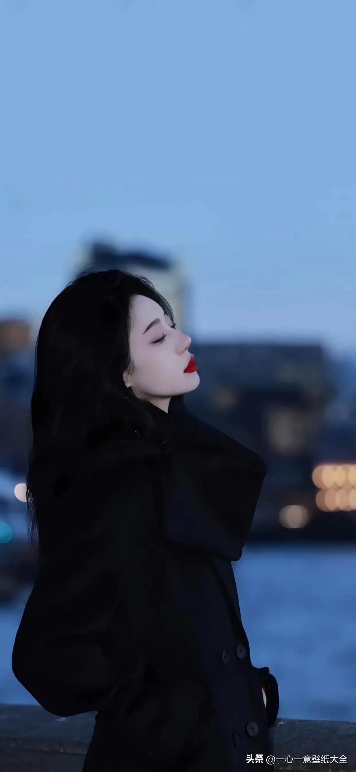 She is really good-looking, and she looks good in anything she wears ...