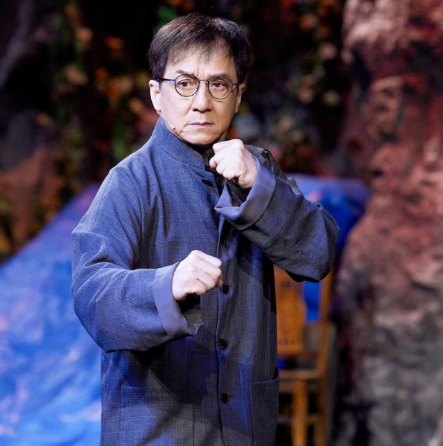 Jackie Chan Erdong was promoted to the same stage, only 4 years apart ...