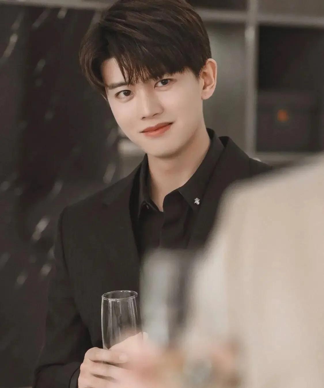 miss crow and mr lizard - iNEWS