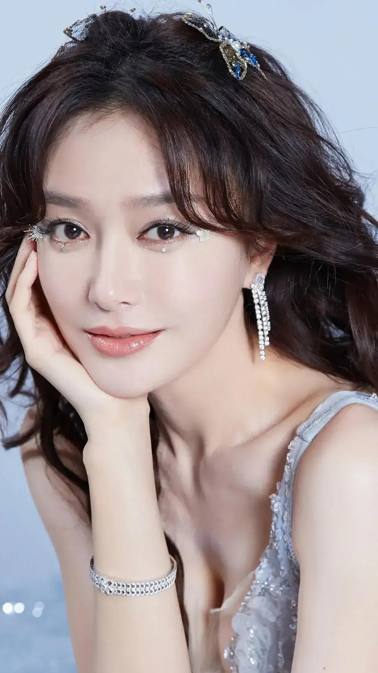 Qin Lan's exquisite atlas on April 23, 2023 - iNEWS