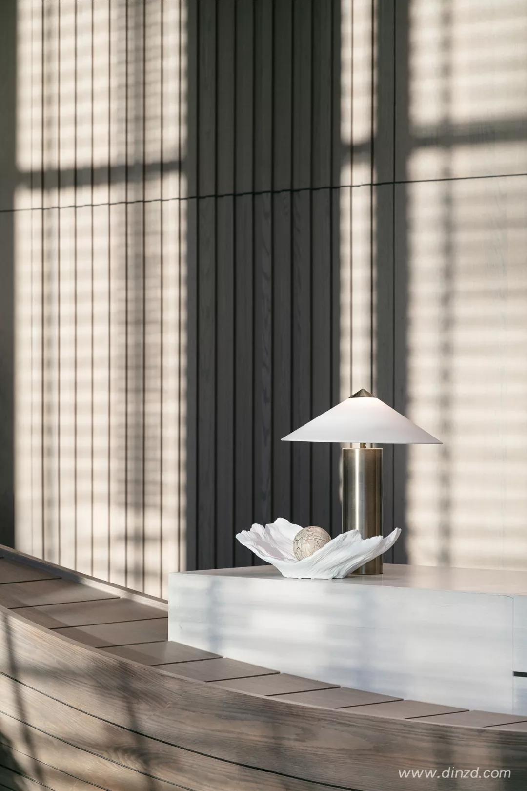 Zhonghai × Diyun Design · Ride a boat to watch the mountains and enjoy ...