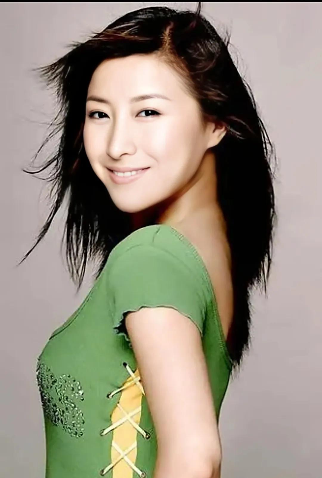 Wang Yajie is so feminine - iNEWS