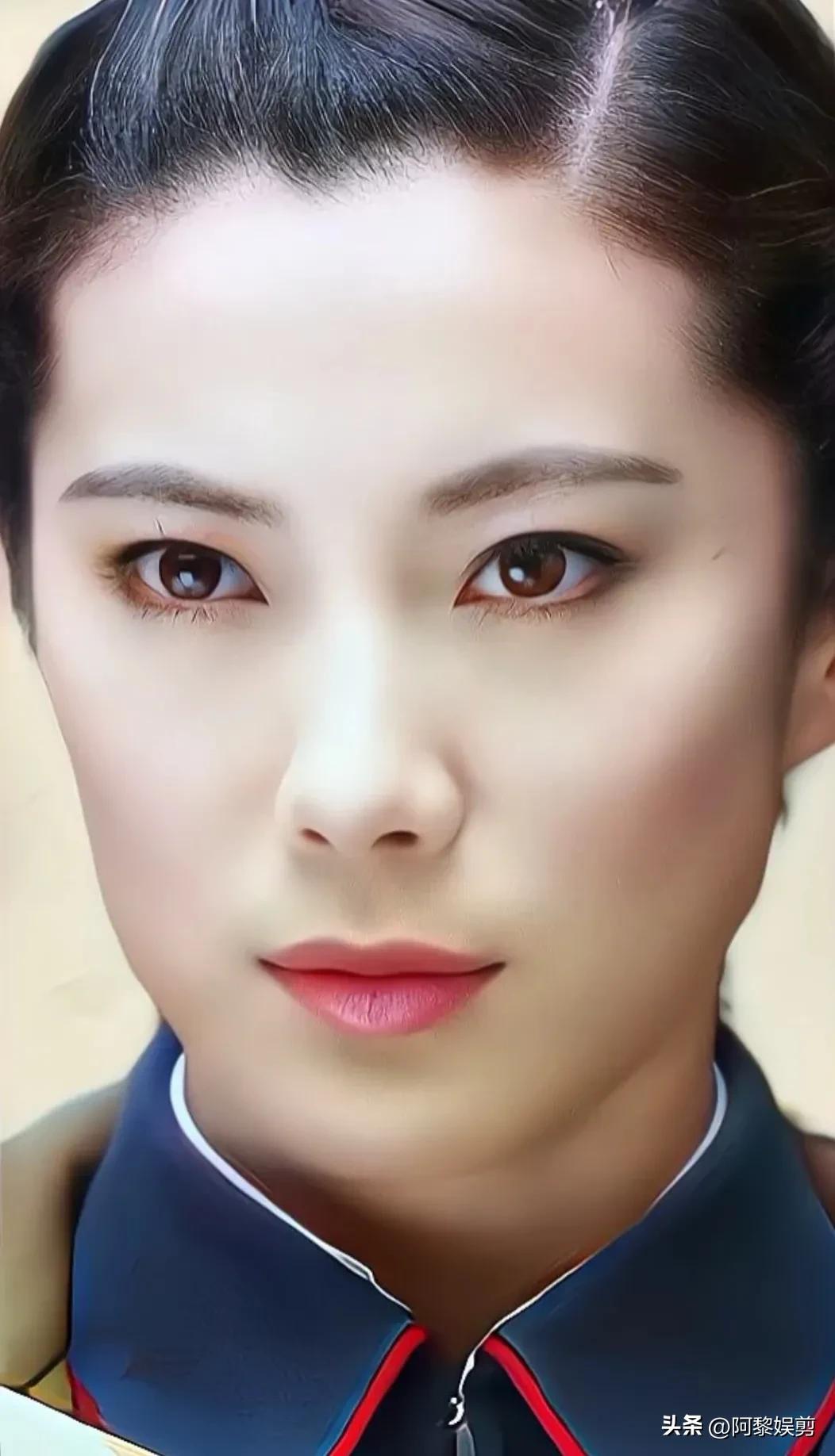 Wang Ke in military uniform is so pretty - iNEWS