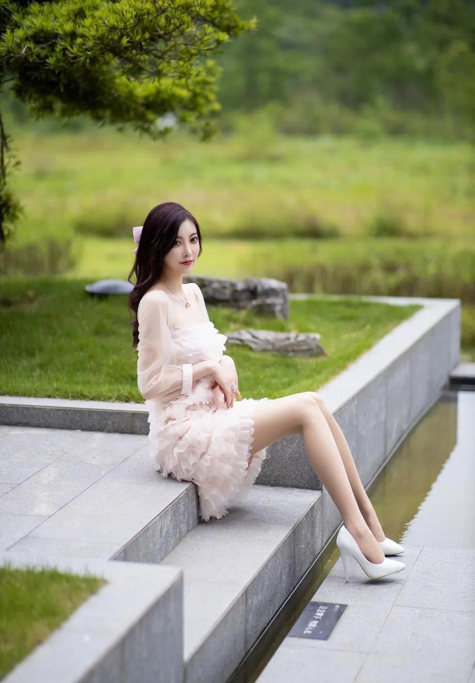 Fashion photo series: beautiful and charming young lady - iMedia