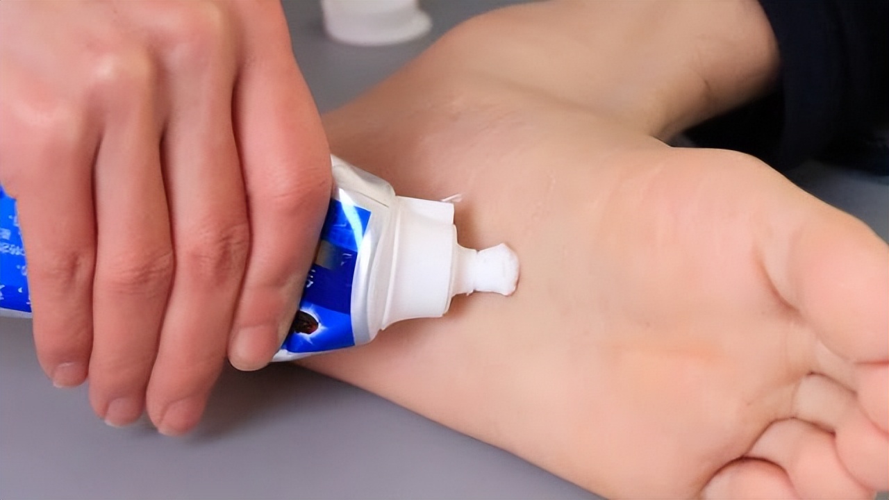 Before going to bed, put some toothpaste on the soles of the feet. I ...