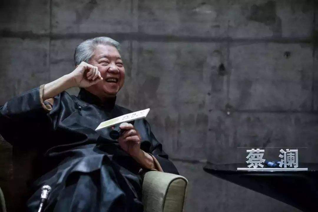 "Music Godfather" Huang Zhan, holding hands with childhood sweethearts ...