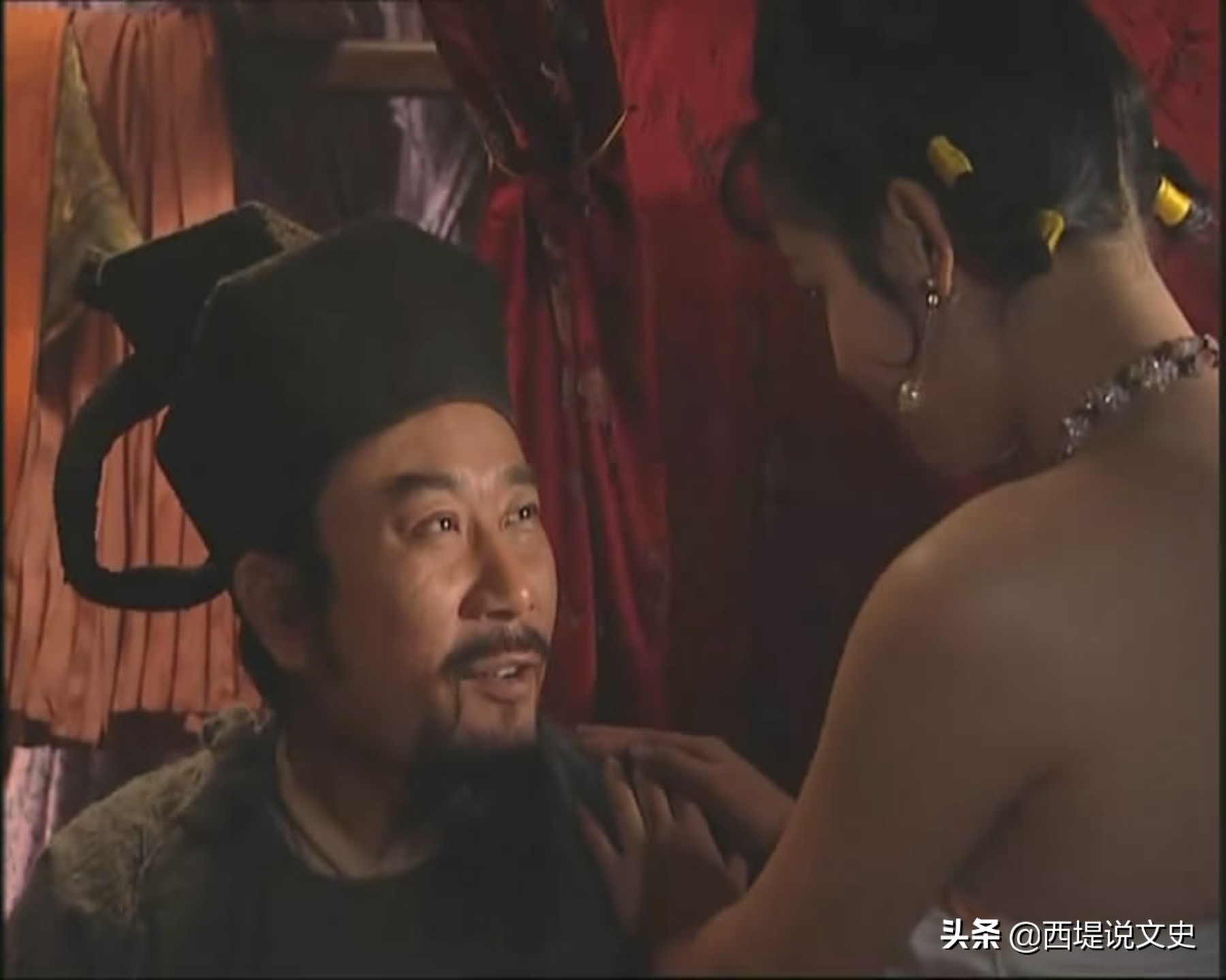 Why is Hua Rong willing to marry her younger sister to Qin Ming?Hua Rong: Song Jiang asked me to ...