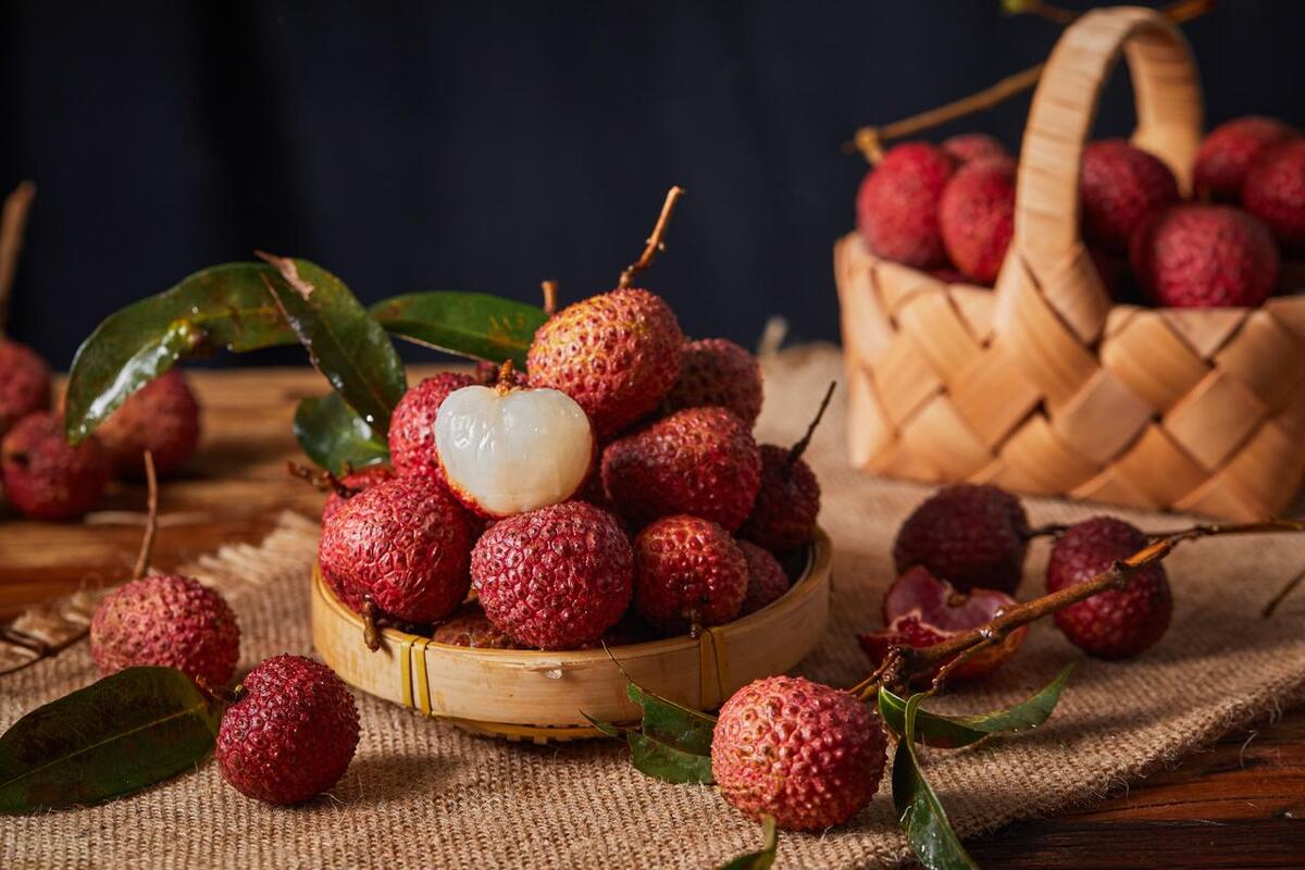 Nine poems describing lychee, a kind of natural good taste, poor life ...