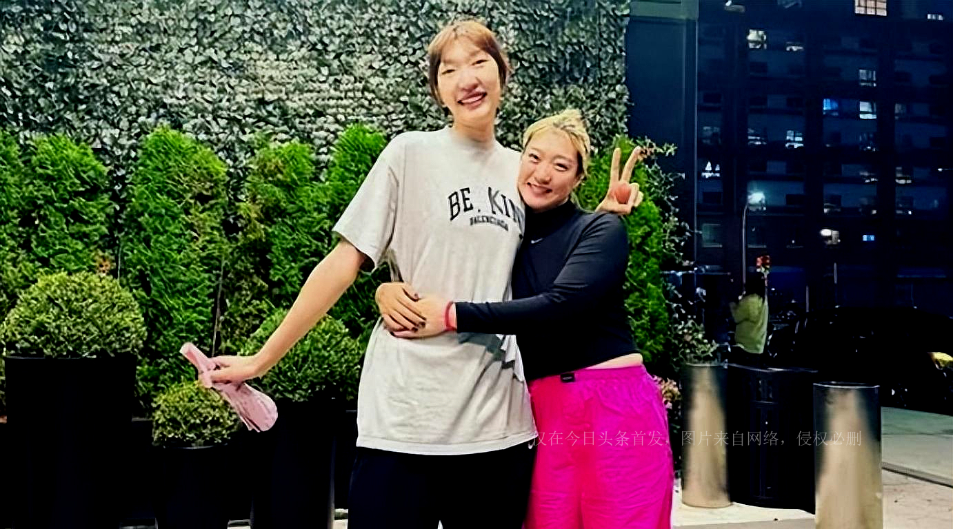 Returning to China alone, Li Meng is single again? Famous reporter: No ...