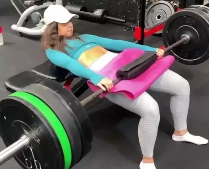 The girl with a height of 170 is attractive. This foreign fitness ...