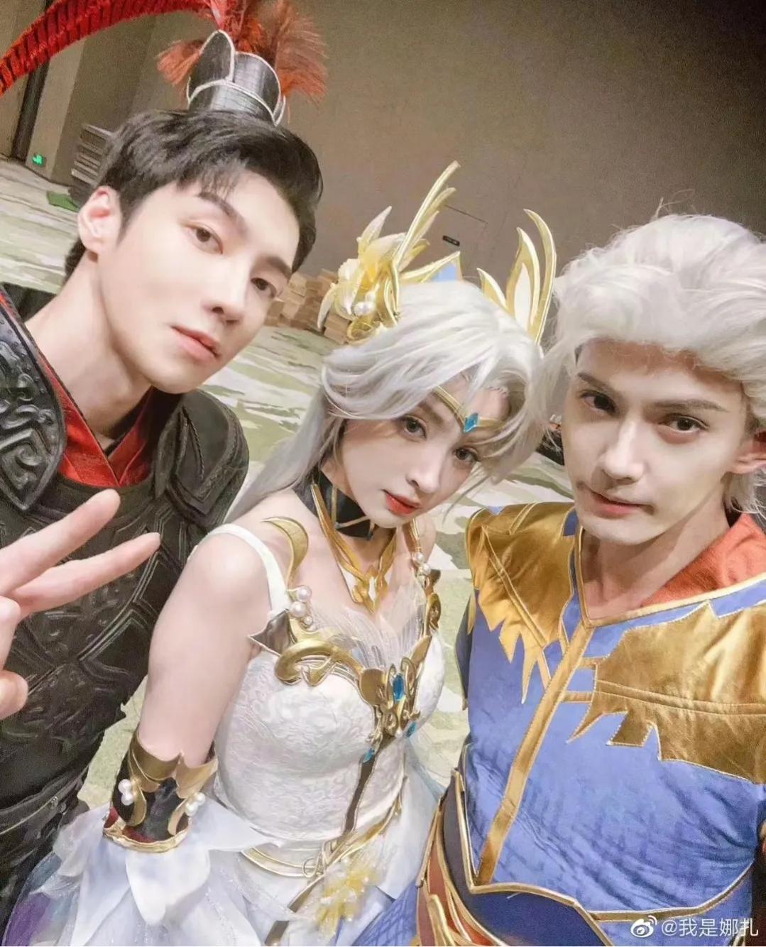 The beautiful cosplay of Zhao Liying and Guli Nazha is simply ...