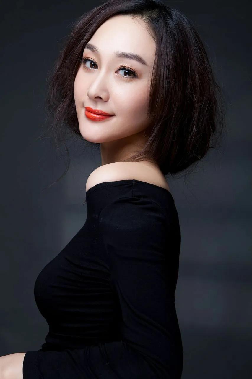 Bai Yu, actress, model - iNEWS