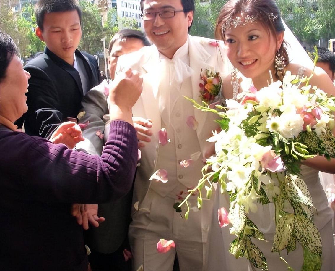 Li Jiawei, who retired to become the president after marrying a wealthy ...